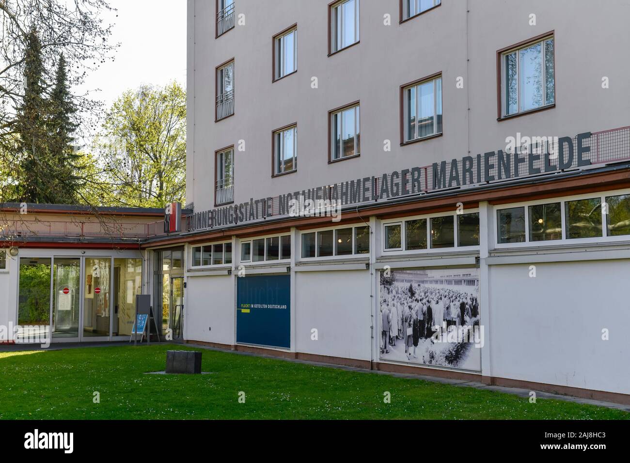 Erinnerungsstätte Notaufnahmelager Marienfelde, Marienfelder Allee ...