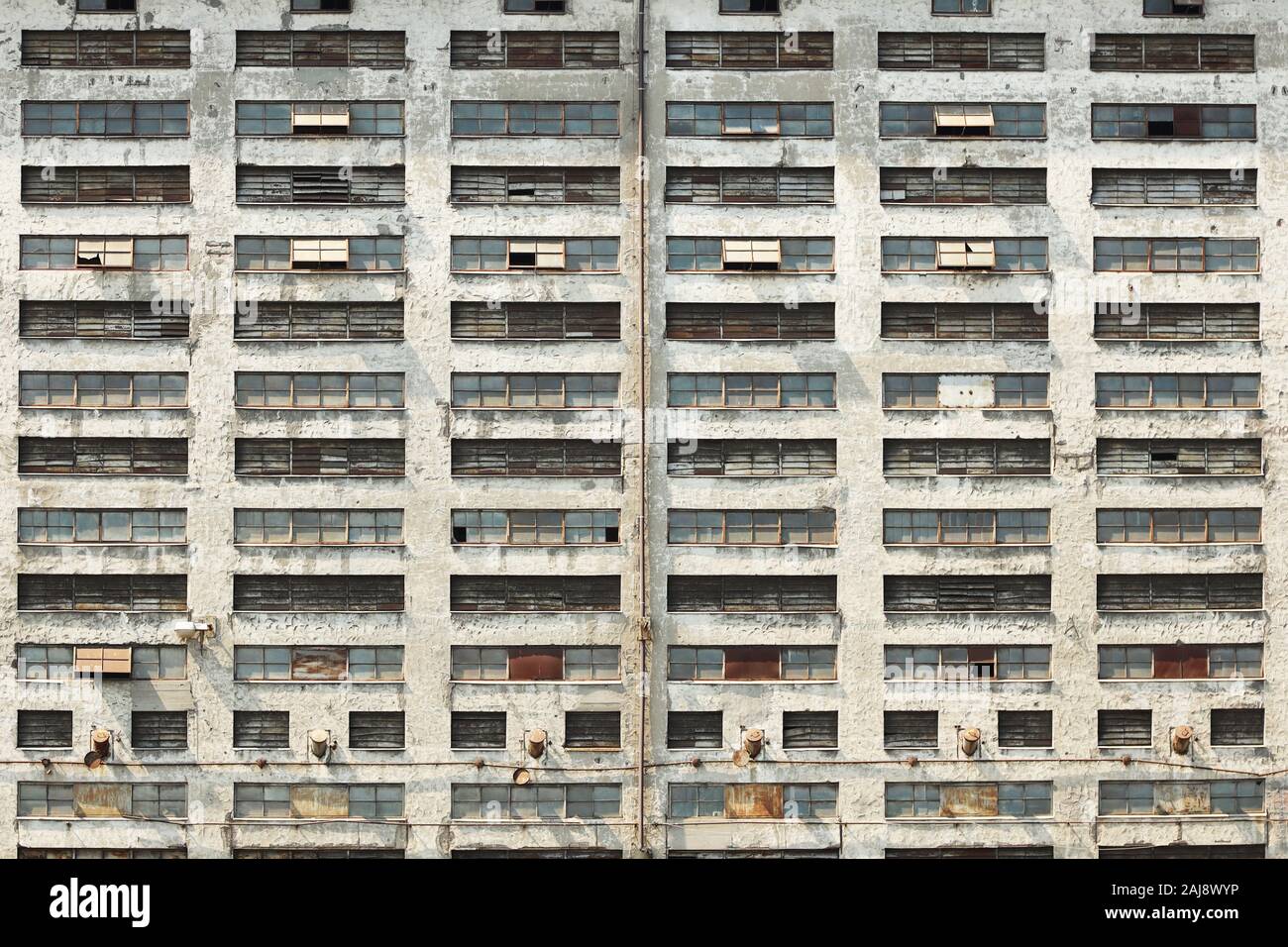 Empty warehouse windows hi-res stock photography and images - Alamy