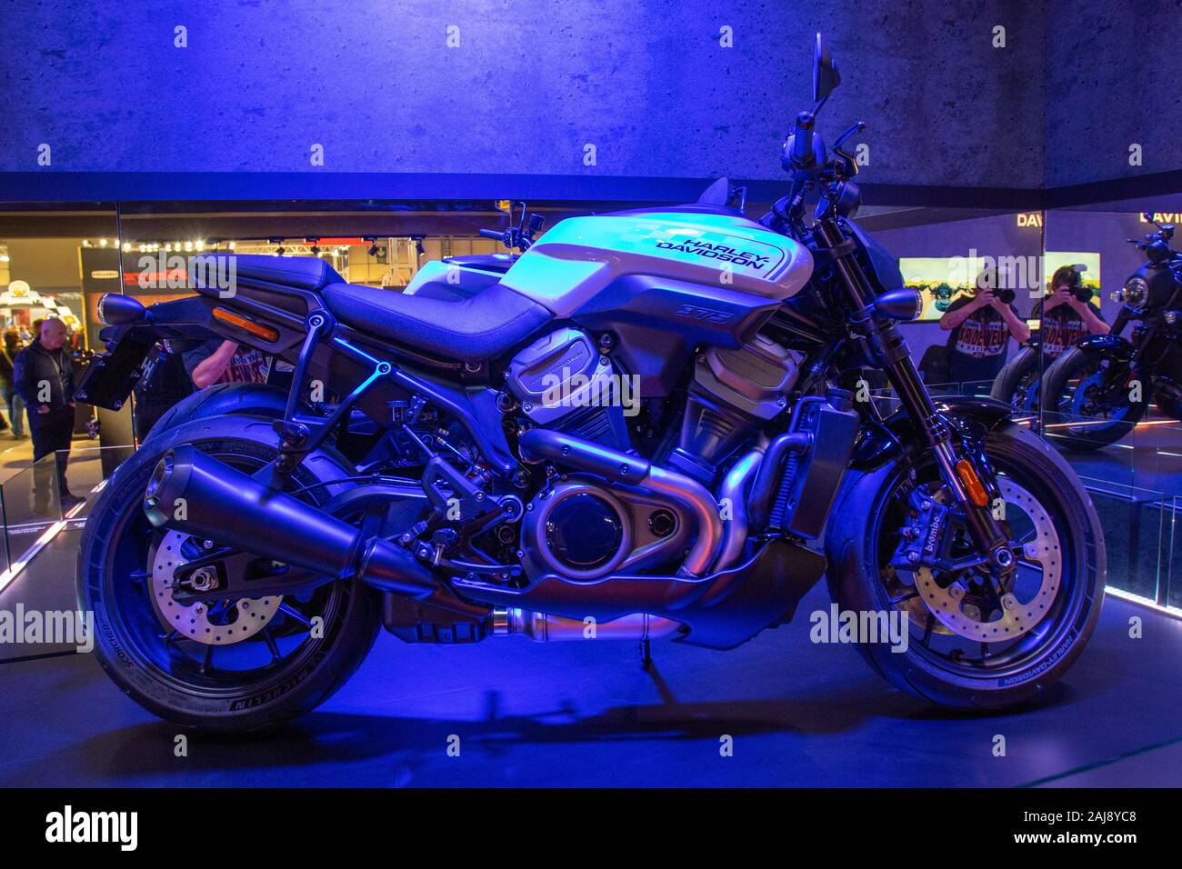 Harley davidson bronx hi-res stock photography and images - Alamy