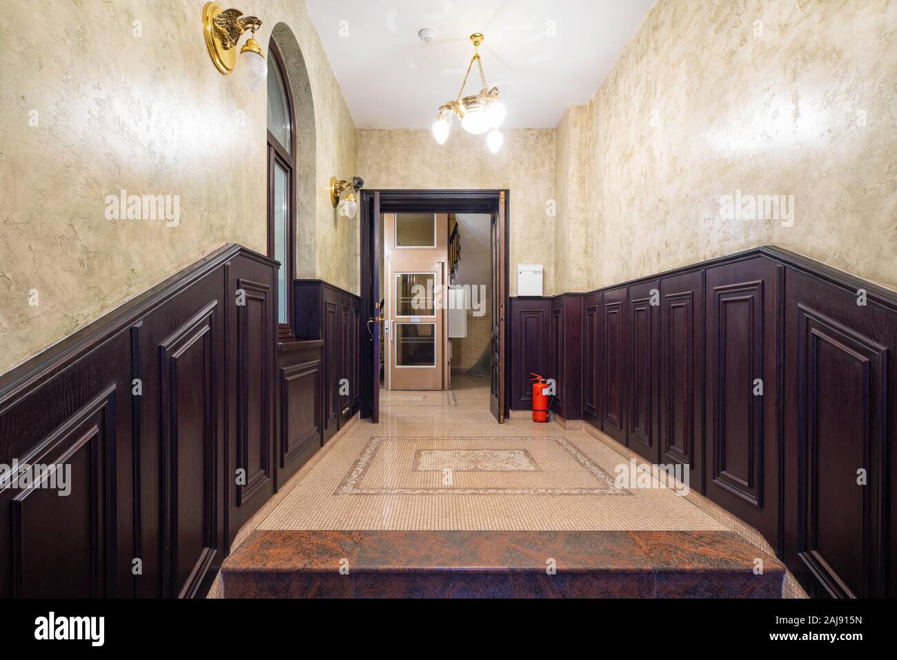Apartment complex hallway hi-res stock photography and images - Alamy