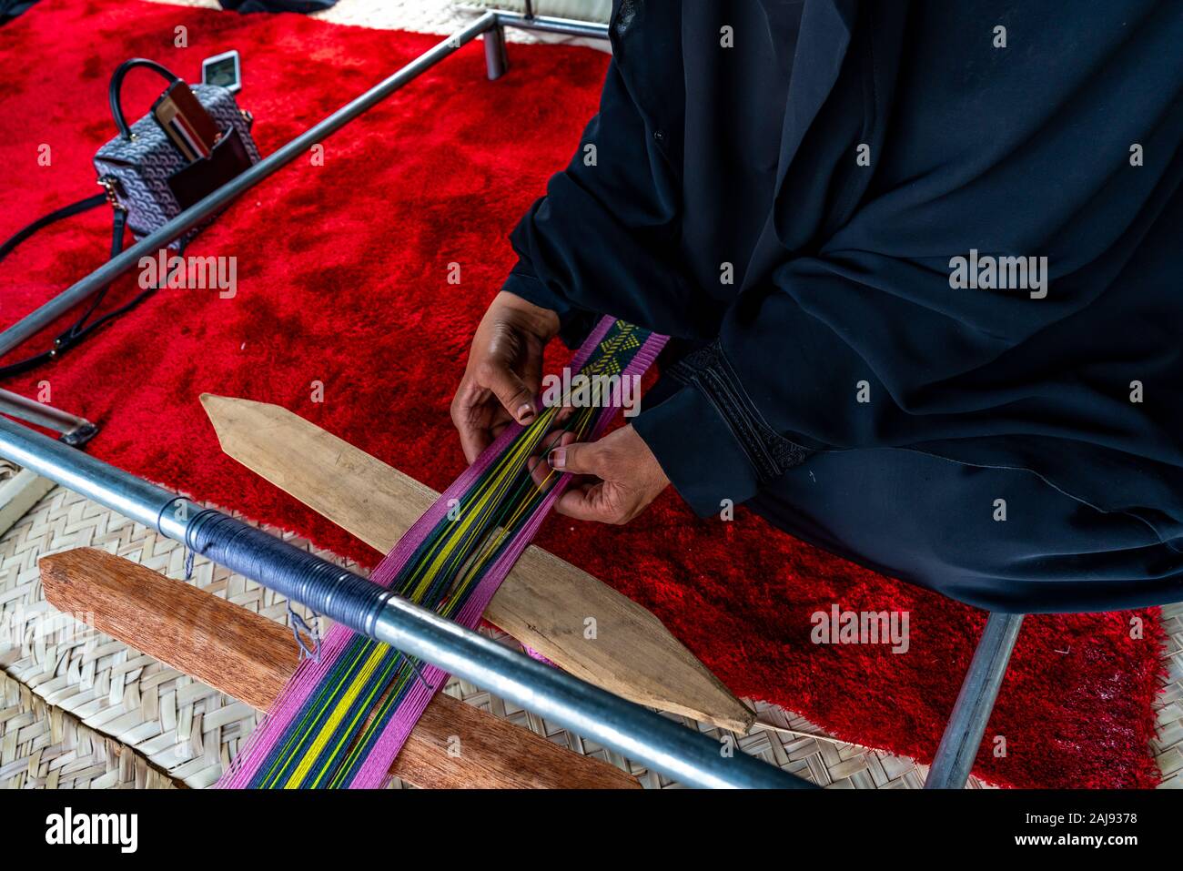 Arabian woman in traditional dress (Abaya) - Emirati dress ...