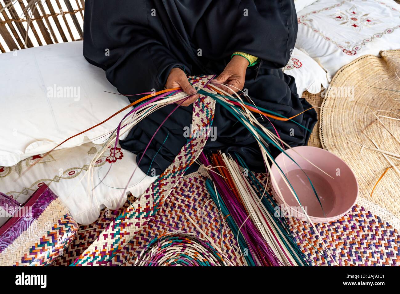 Arabian woman in traditional dress (Abaya) - Emirati dress ...