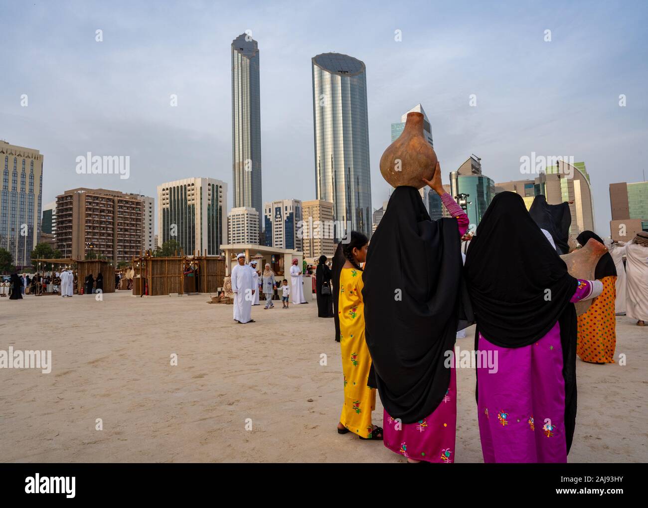 Emirati girl hi-res stock photography and images - Alamy
