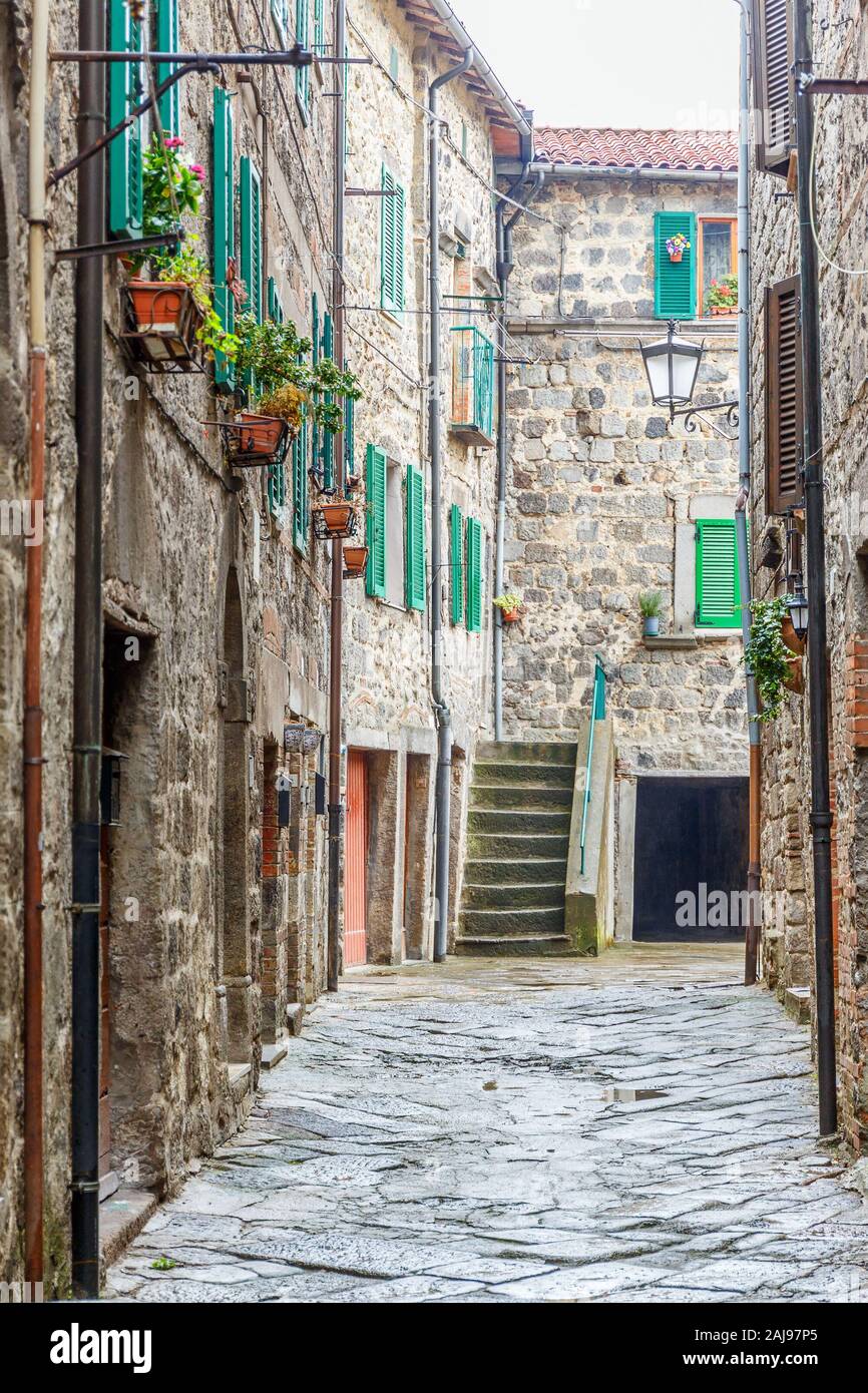 Typical Italian back street in an old town Stock Photo - Alamy