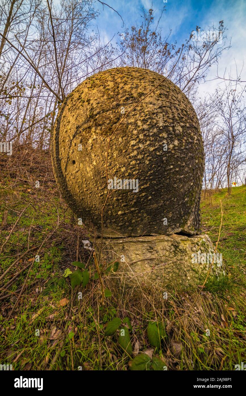 Trovantii – the strangest living stones in Romania Stock Photo - Alamy