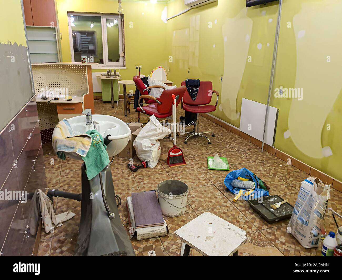 Repair work in a beauty salon. Tiling and turning off lights ...