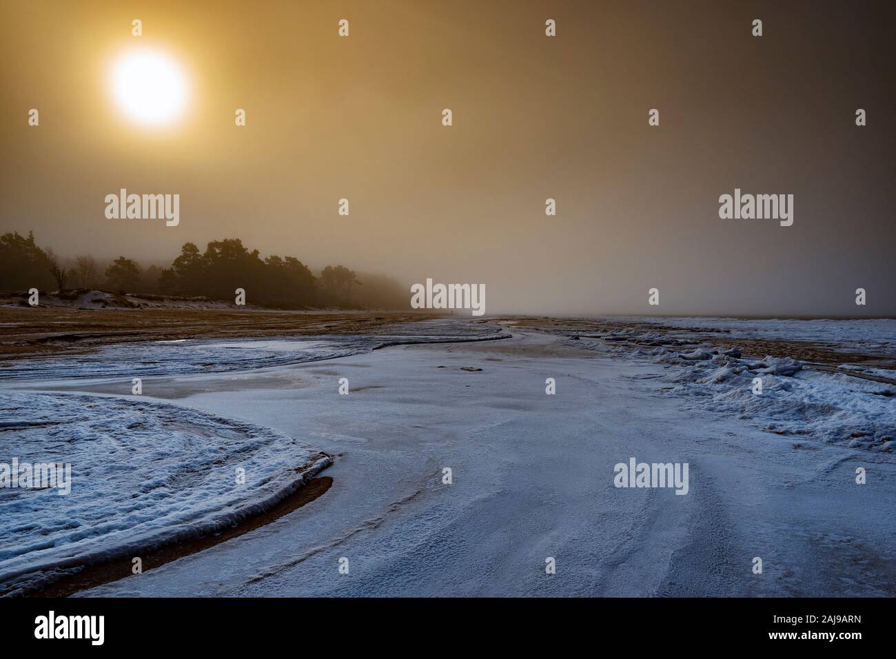Winter day by the sea hi-res stock photography and images - Alamy