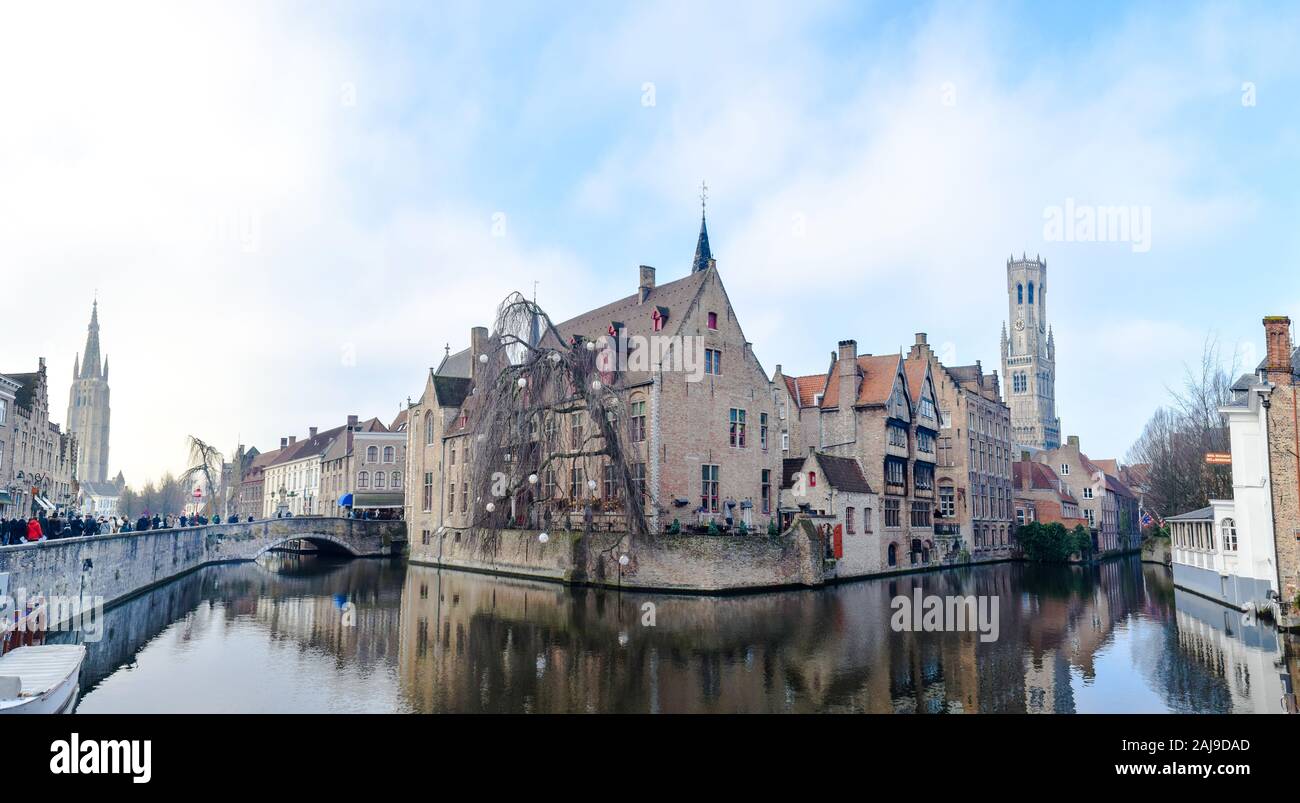 The medieval buildings and canals of Bruges Stock Photo - Alamy