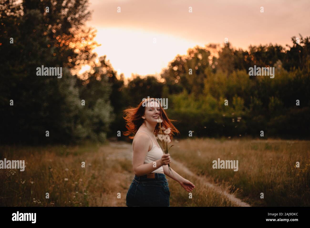 Young girl running looking back hi-res stock photography and images - Alamy Young girl running looking back hi-res stock photography and images - Alamy