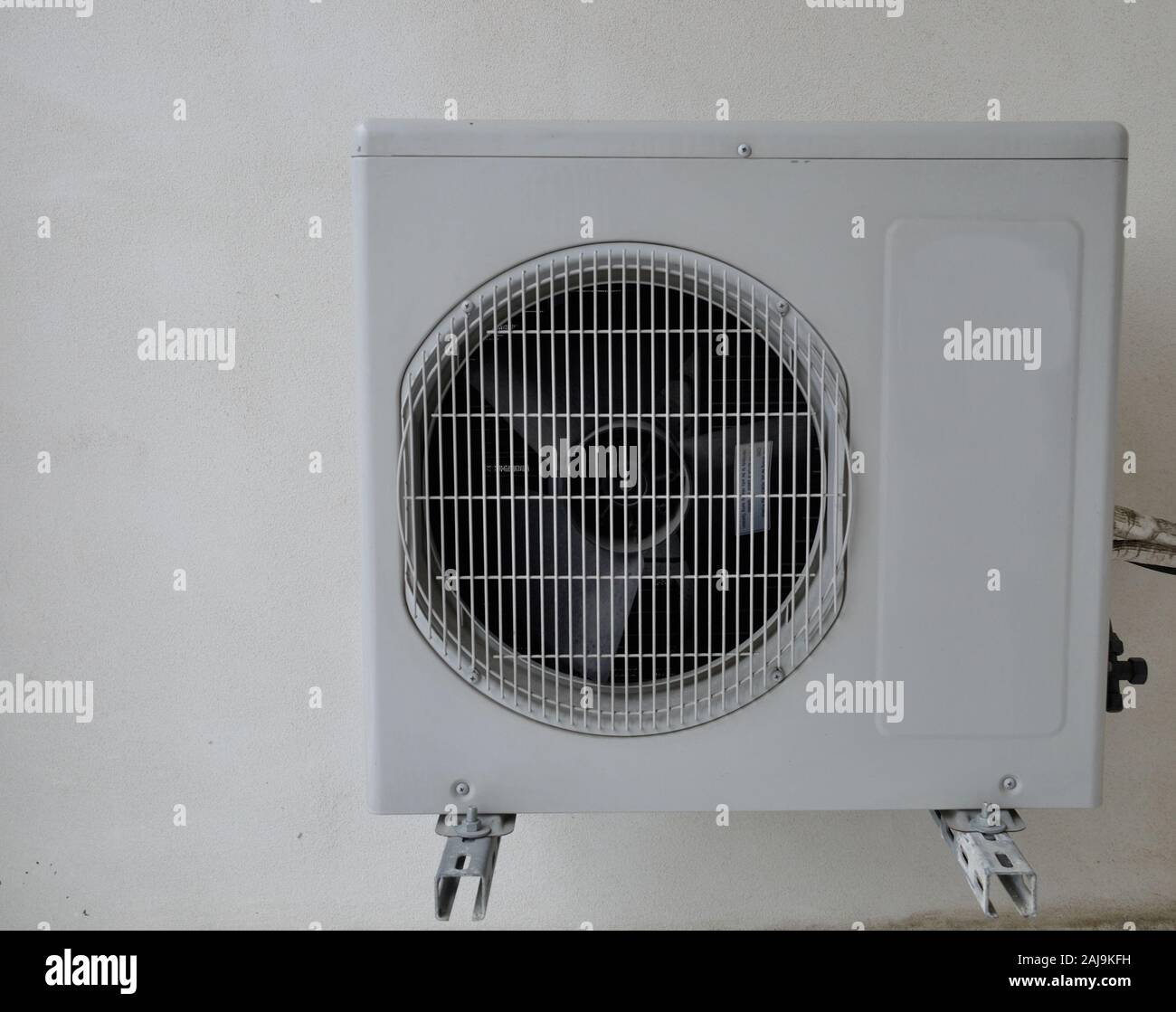 Air conditioner unit on side hi-res stock photography and images - Alamy