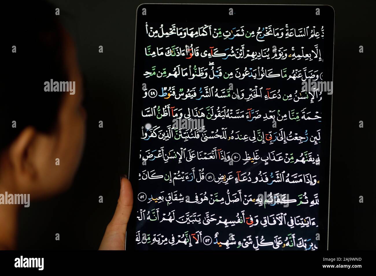 Tablet moslem woman hi-res stock photography and images - Alamy