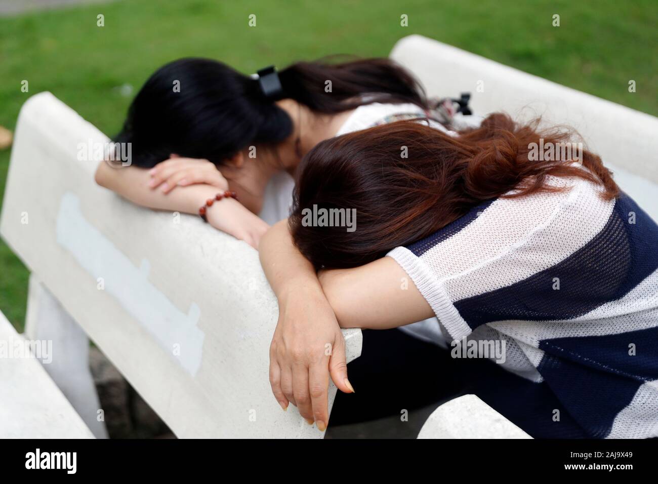People praying outdoors christian hi-res stock photography and images ...