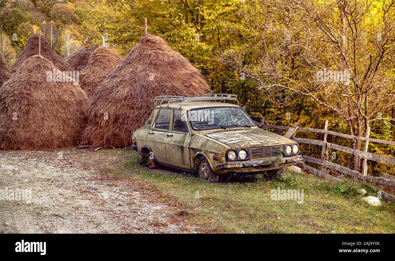 Retro haystacks hi-res stock photography and images - Alamy