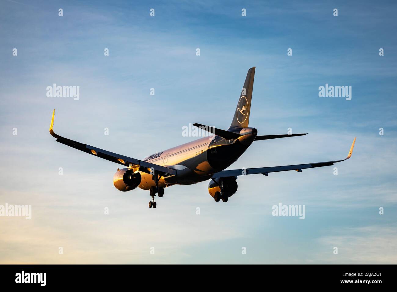 Lufthansa Airbus A320 Neo registration D-AINR in new livery landing at ...