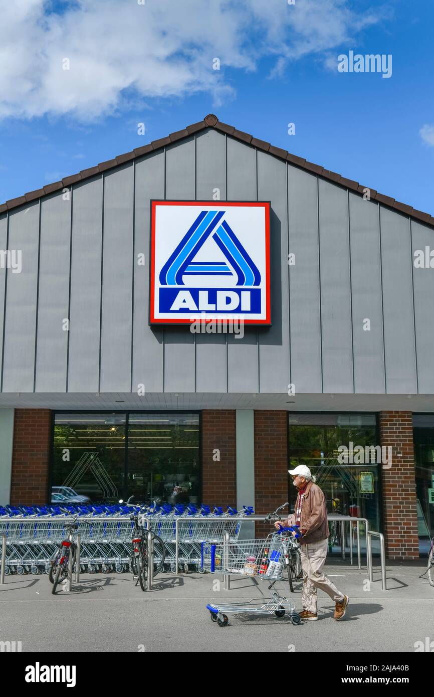 Aldi Markt, Kreuzbergstraße, Kreuzberg, Berlin, Deutschland Stock Photo ...