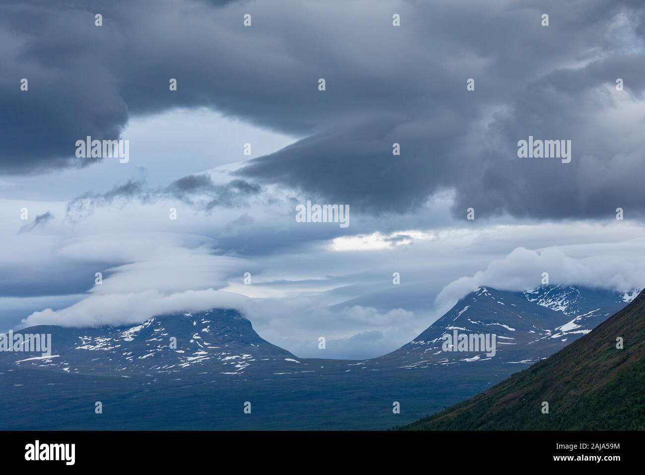 U shaped valley hi-res stock photography and images - Alamy