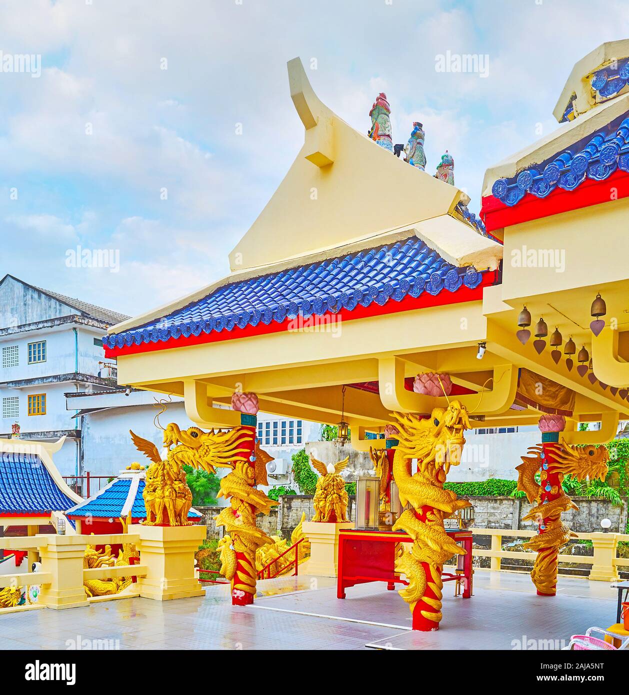 The scenic canopy with carved dragon columns, decorated with gilt, in ...