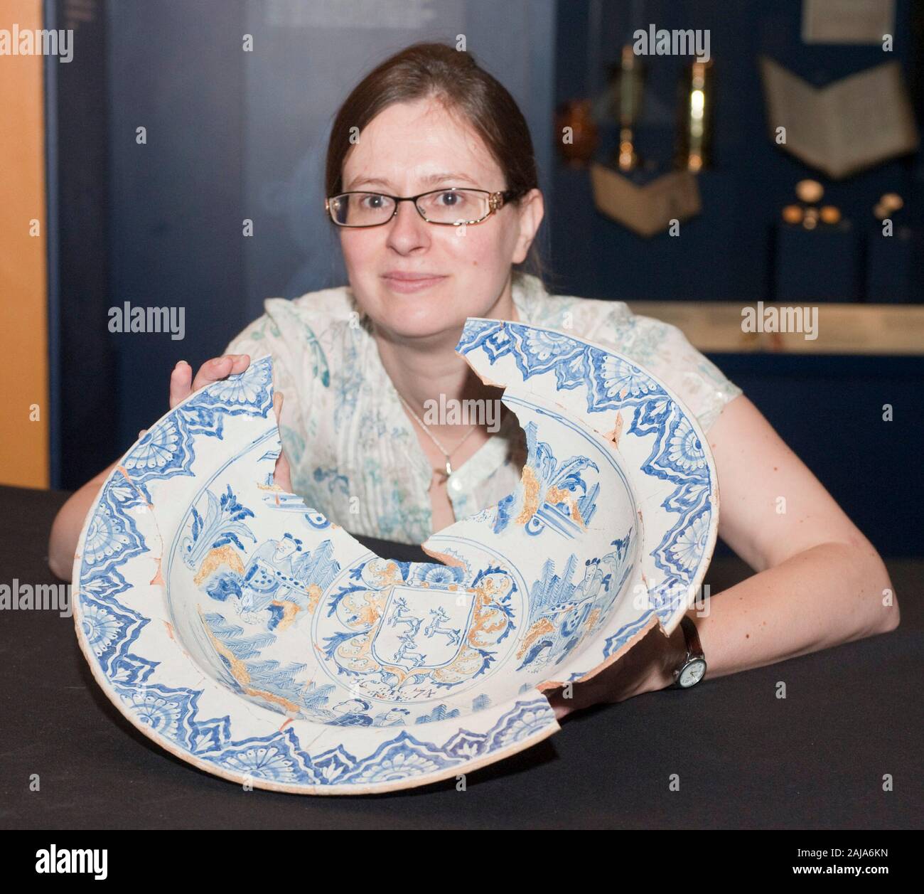 Rare painted plates hi-res stock photography and images - Alamy