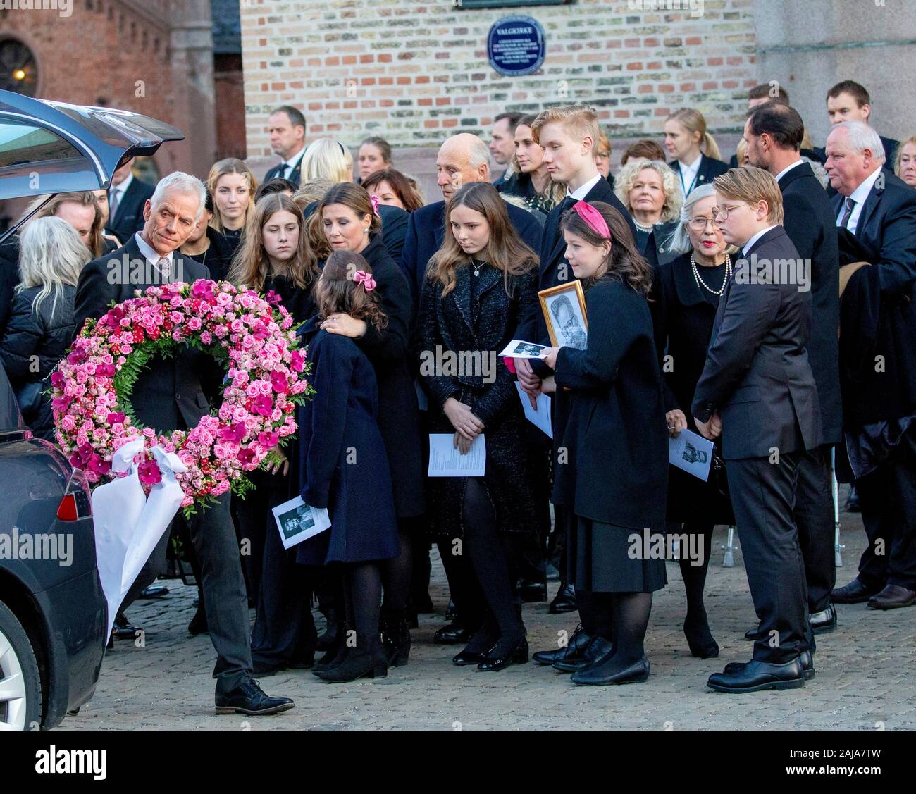 Funeral of queen alexandra hi-res stock photography and images - Alamy