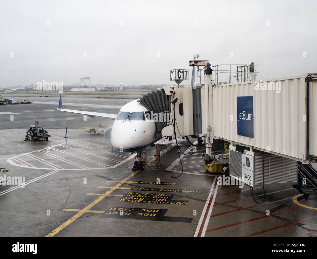 Jetblue terminal hi-res stock photography and images - Alamy