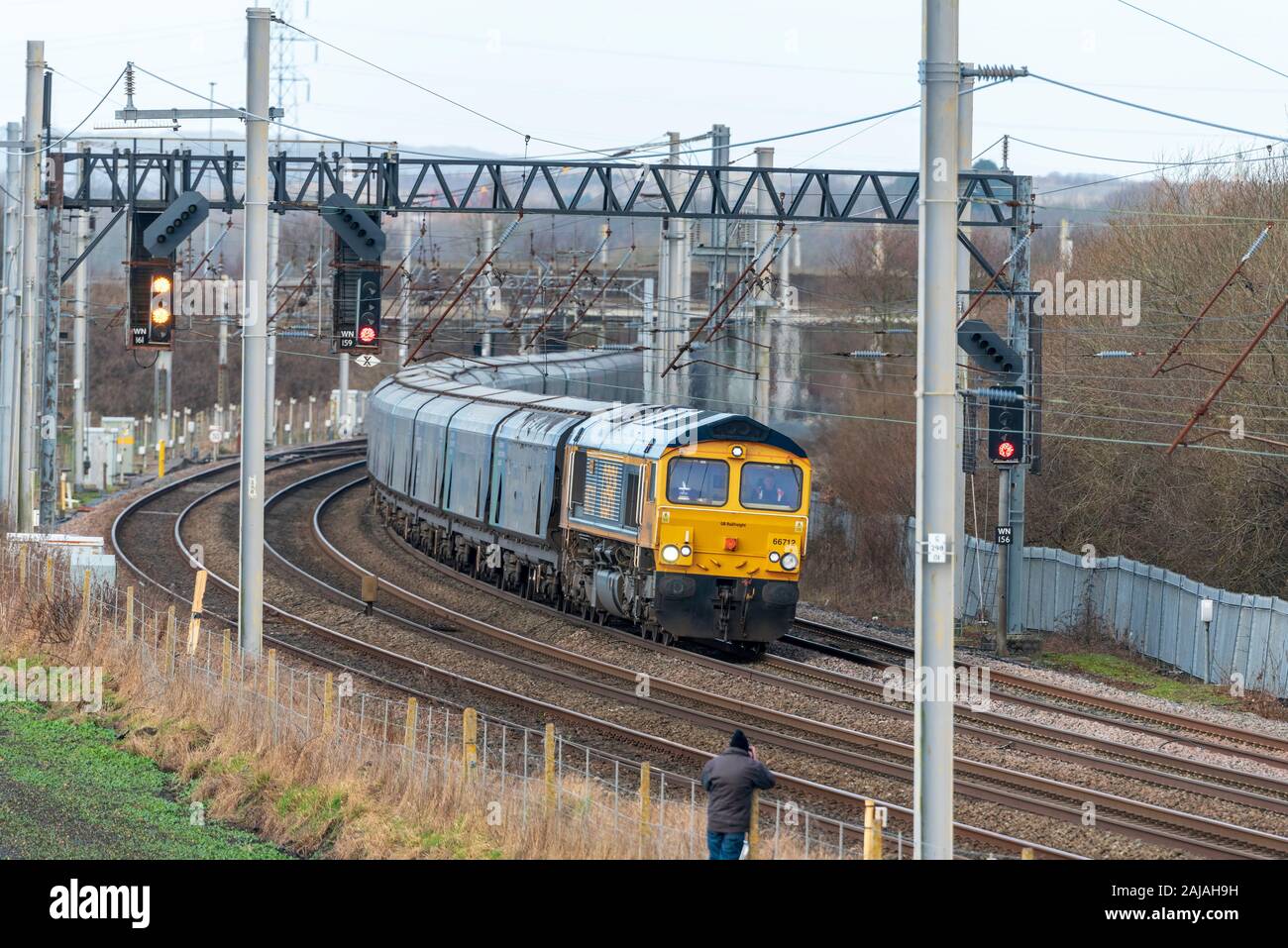Drax powerstation Biomass train hauled by GBRf Class 66 diesel electric ...