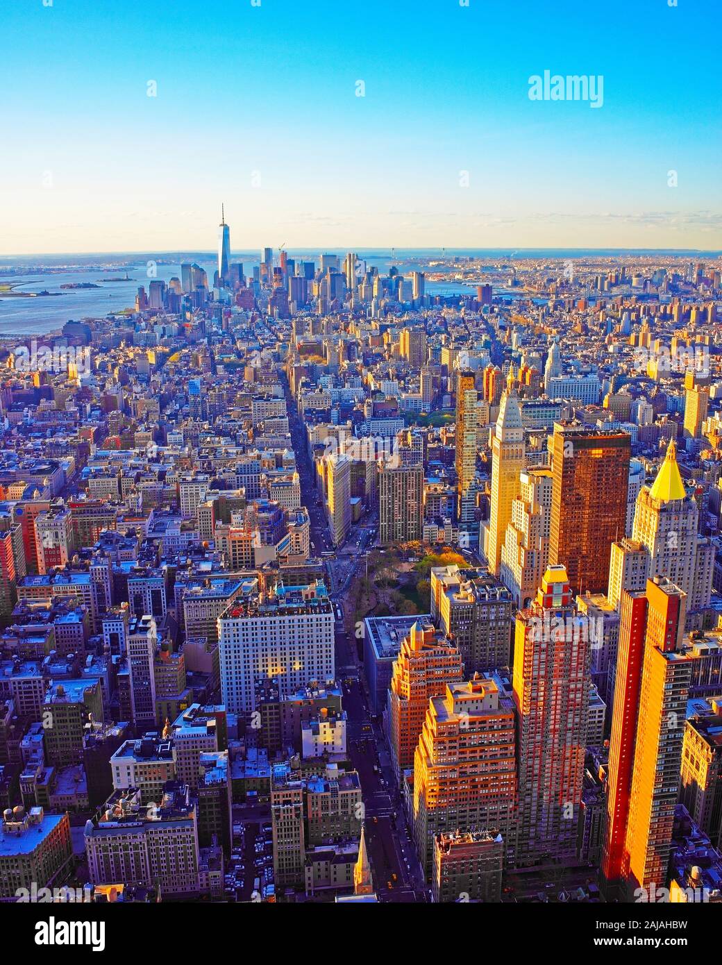 Aerial view on Skyline in Downtown Manhattan and Lower Manhattan reflex ...