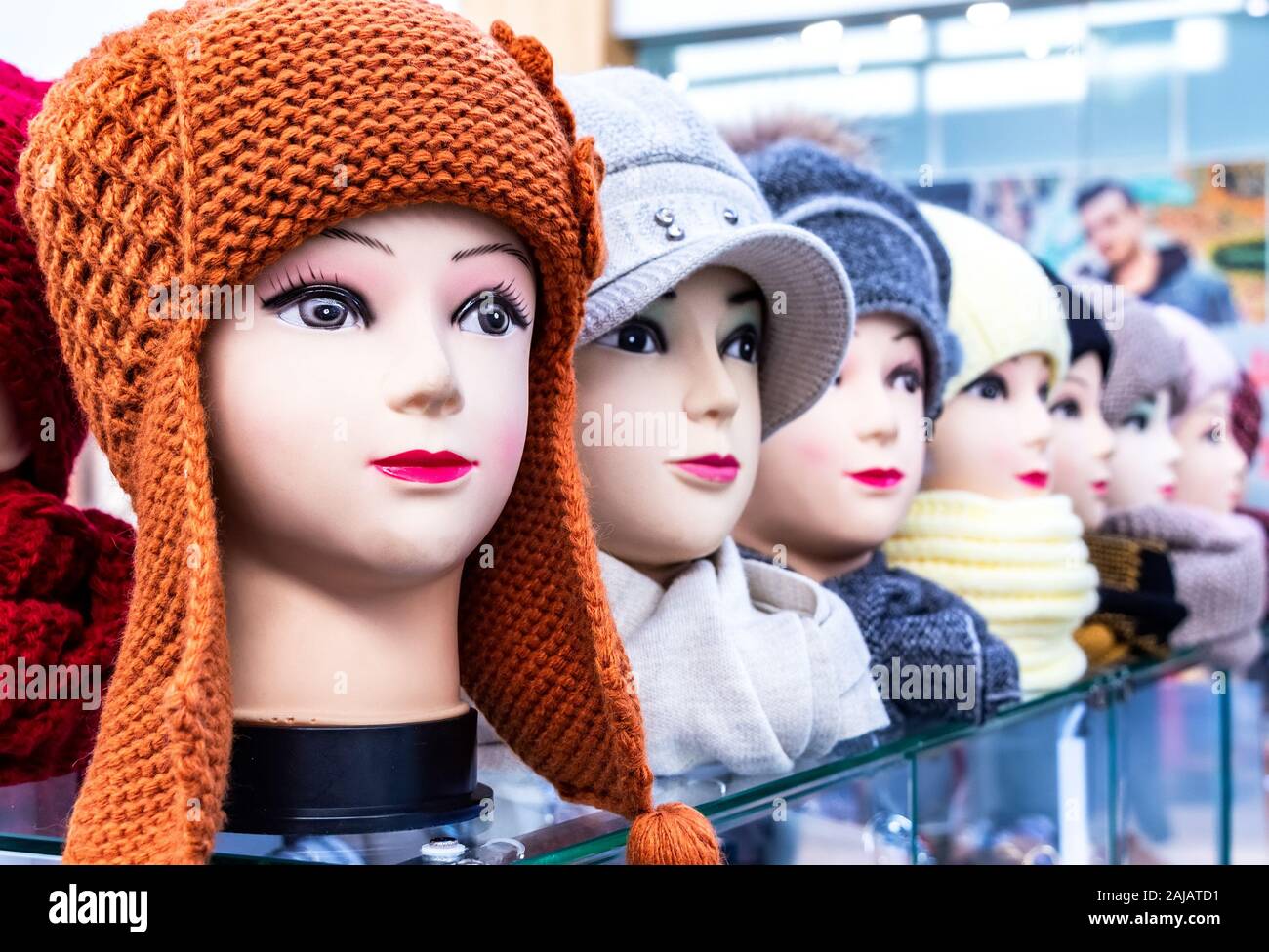 Mannequins female heads in hats and scarfs close up. Woolen knitted ...