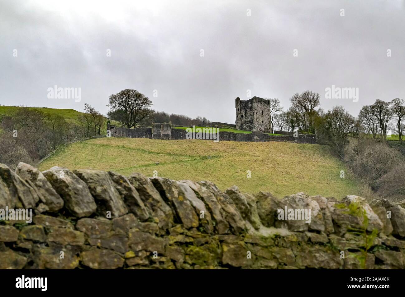 Castleton peak district hi-res stock photography and images - Alamy