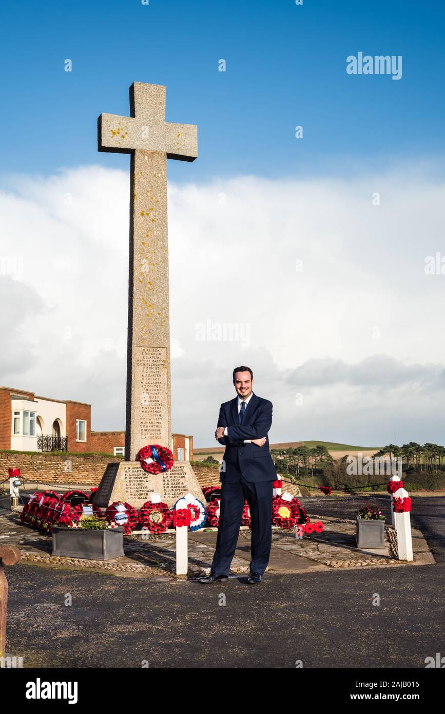 Simon Jupp MP visiting the Budleigh War Memorial Stock Photo - Alamy
