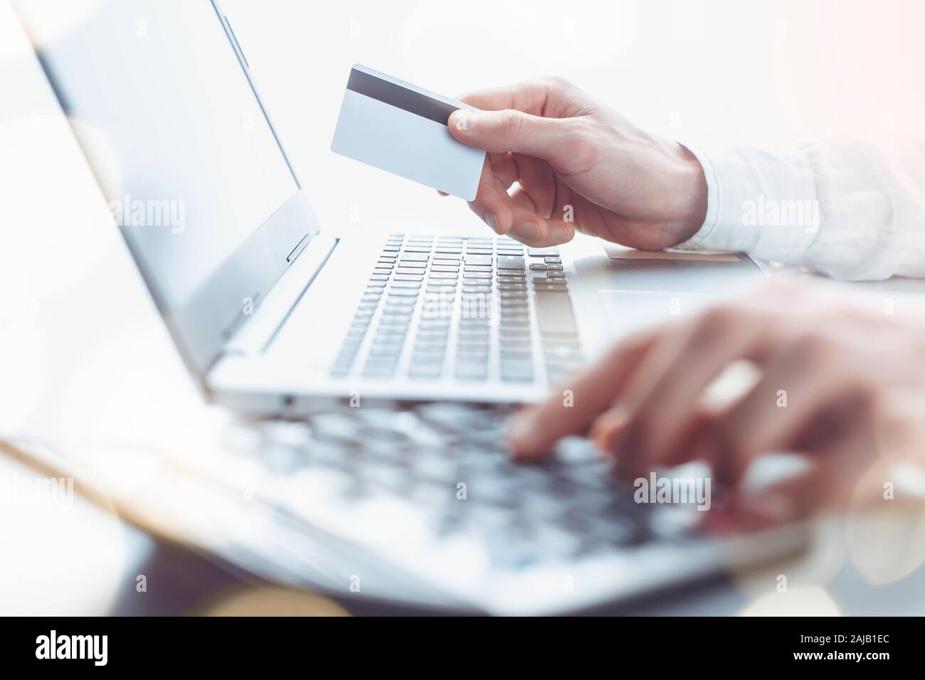 Paying credit card online shopping hi-res stock photography and images ...