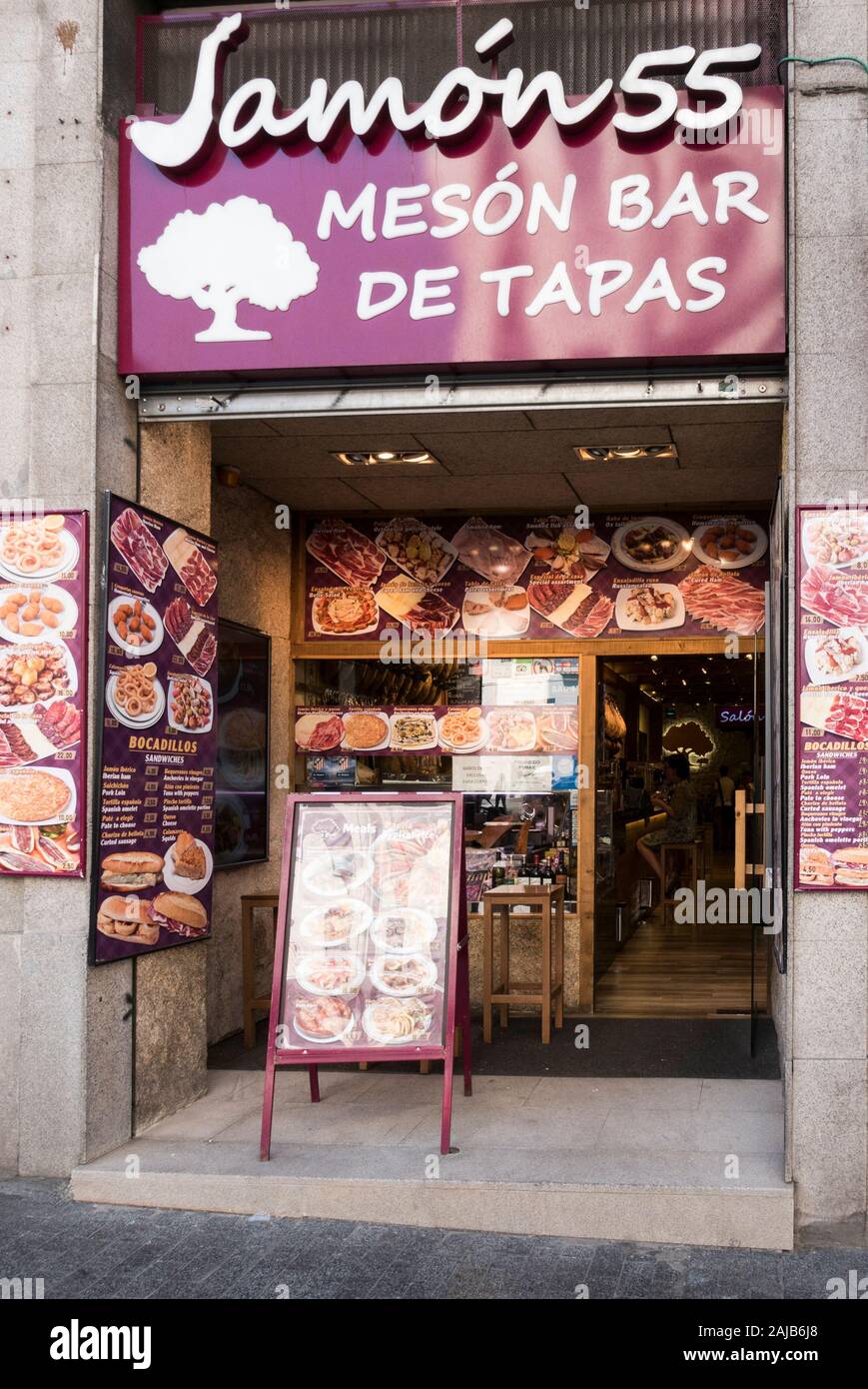 Traditional spanish bar hi-res stock photography and images - Alamy