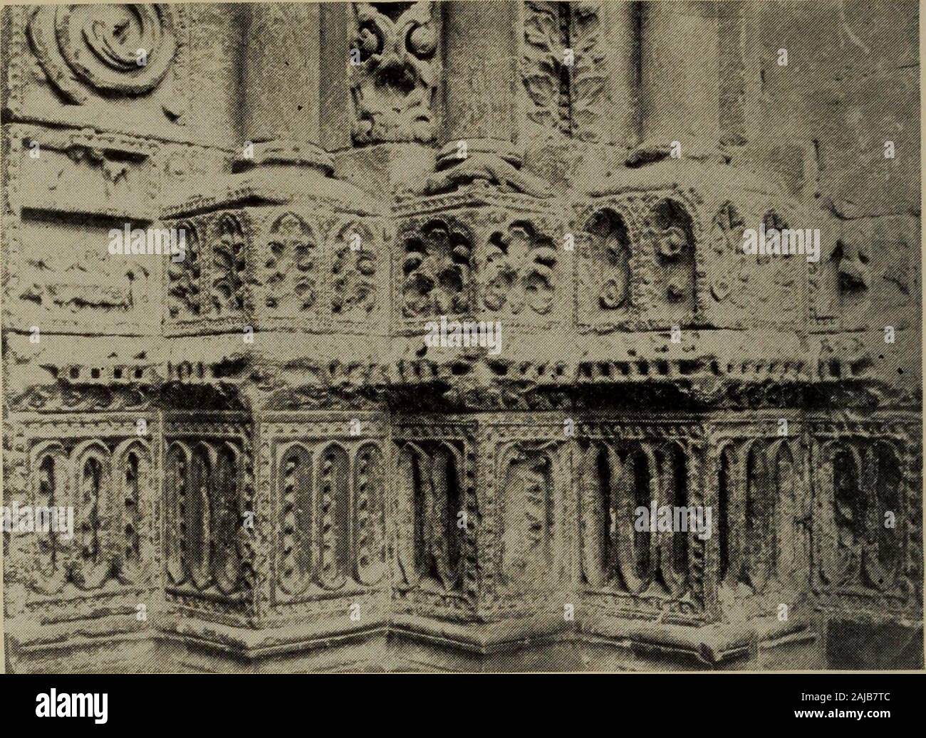 Romanesqueart hi-res stock photography and images - Alamy