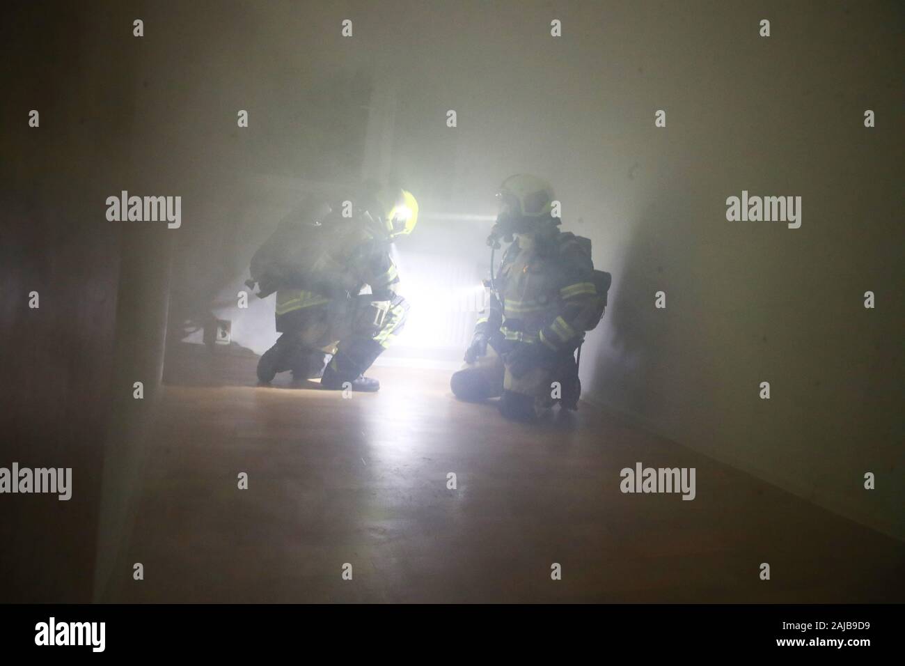 Gera, Germany. 02nd Jan, 2020. Firefighters extinguish a fire in a ...