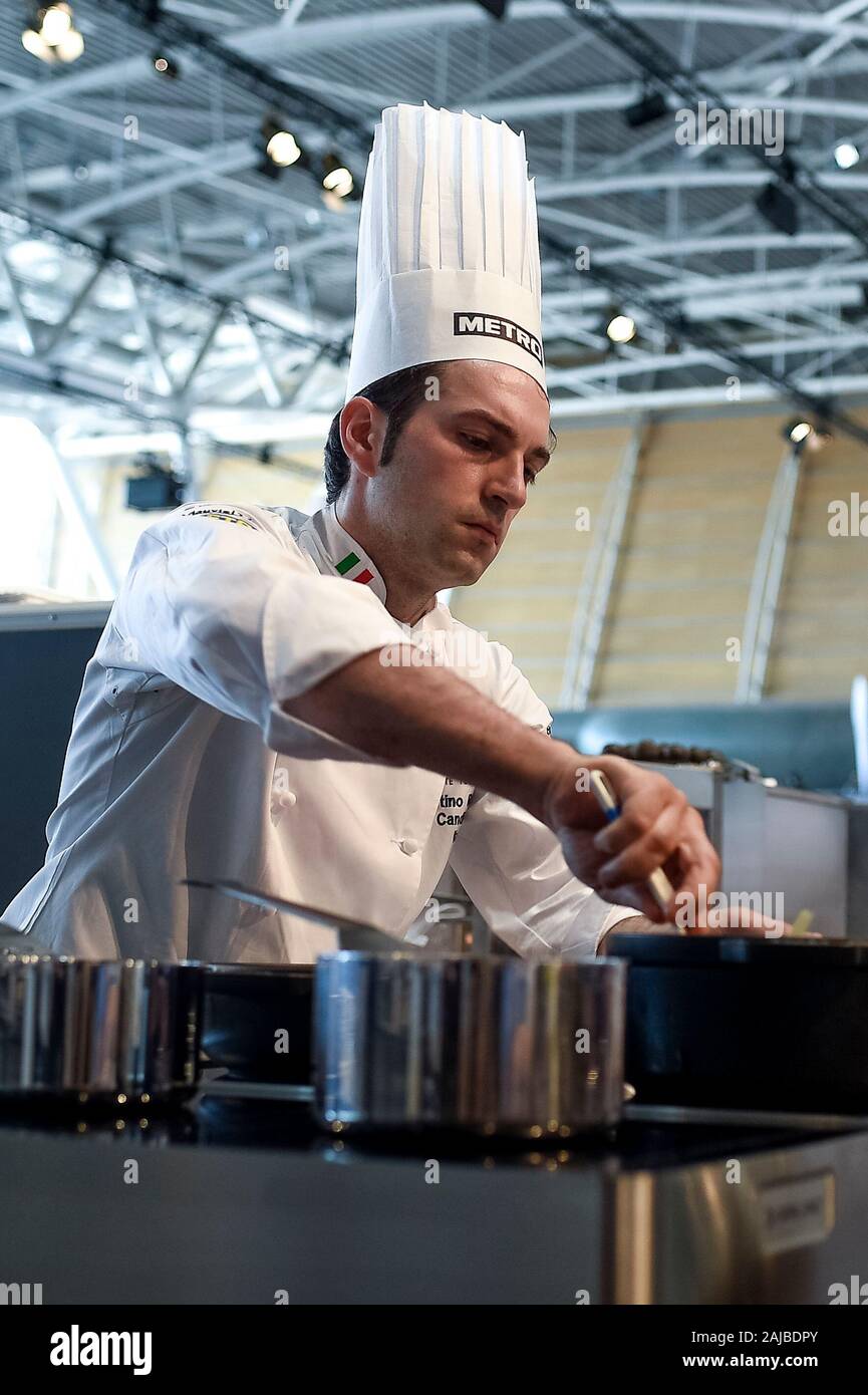 Ten teams hi-res stock photography and images - Alamy