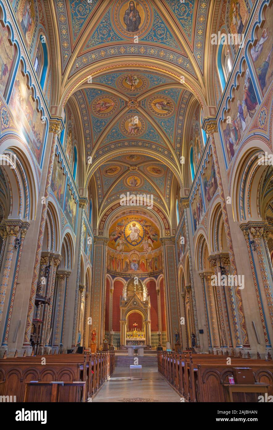 Nave of a church hi-res stock photography and images - Alamy