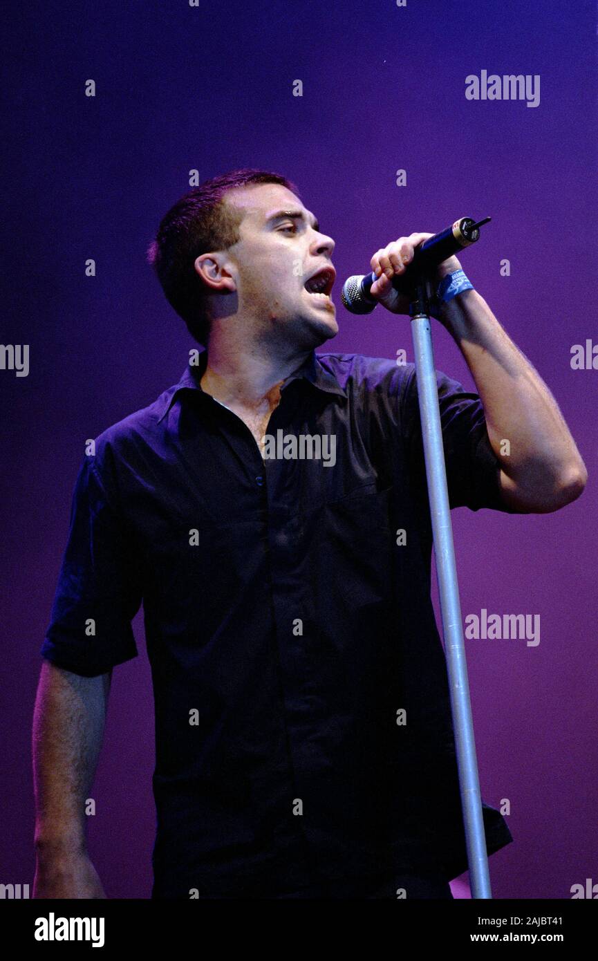Robbie williams 1999 hi-res stock photography and images - Alamy