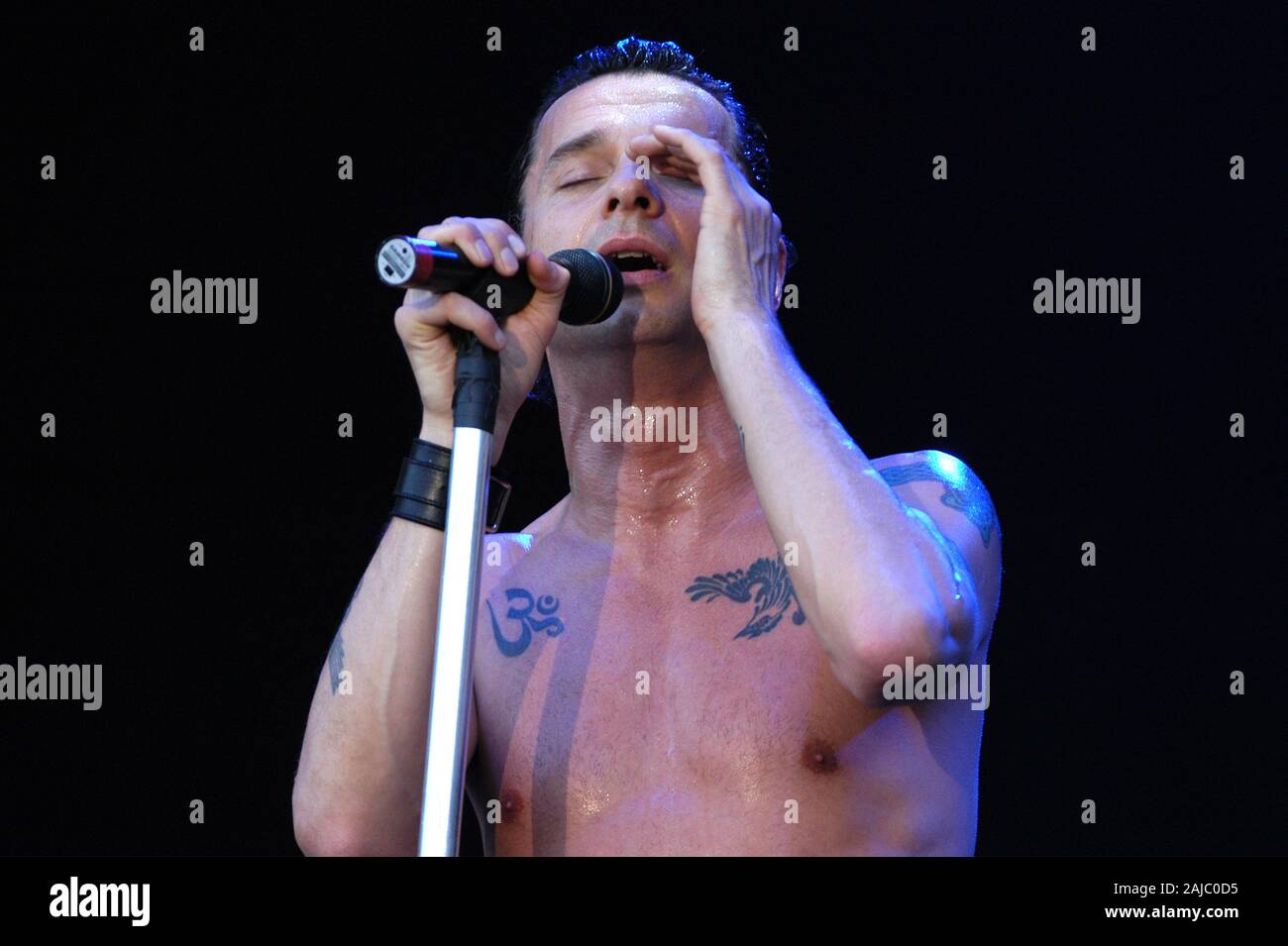 Dave gahan 2003 hi-res stock photography and images - Alamy