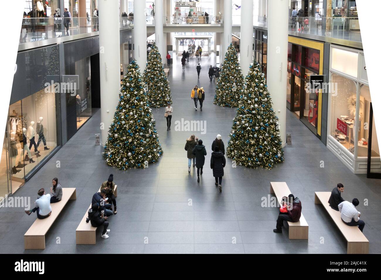 Upscale shopping mall hi-res stock photography and images - Alamy