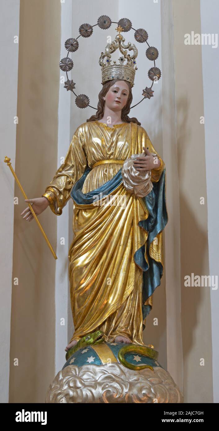 Virgin mary statue italy hi-res stock photography and images - Alamy