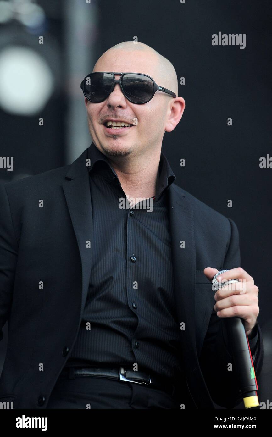 Pitbull rapper hi-res stock photography and images - Alamy