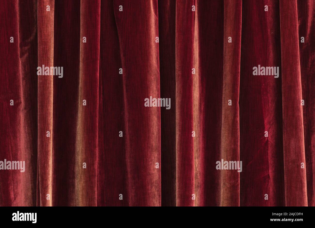 Red curtain theatre hi-res stock photography and images - Alamy