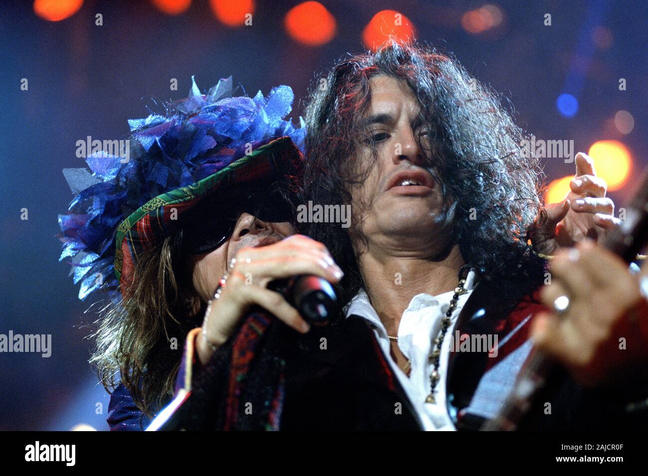Aerosmith lead singer steven tyler hi-res stock photography and images ...