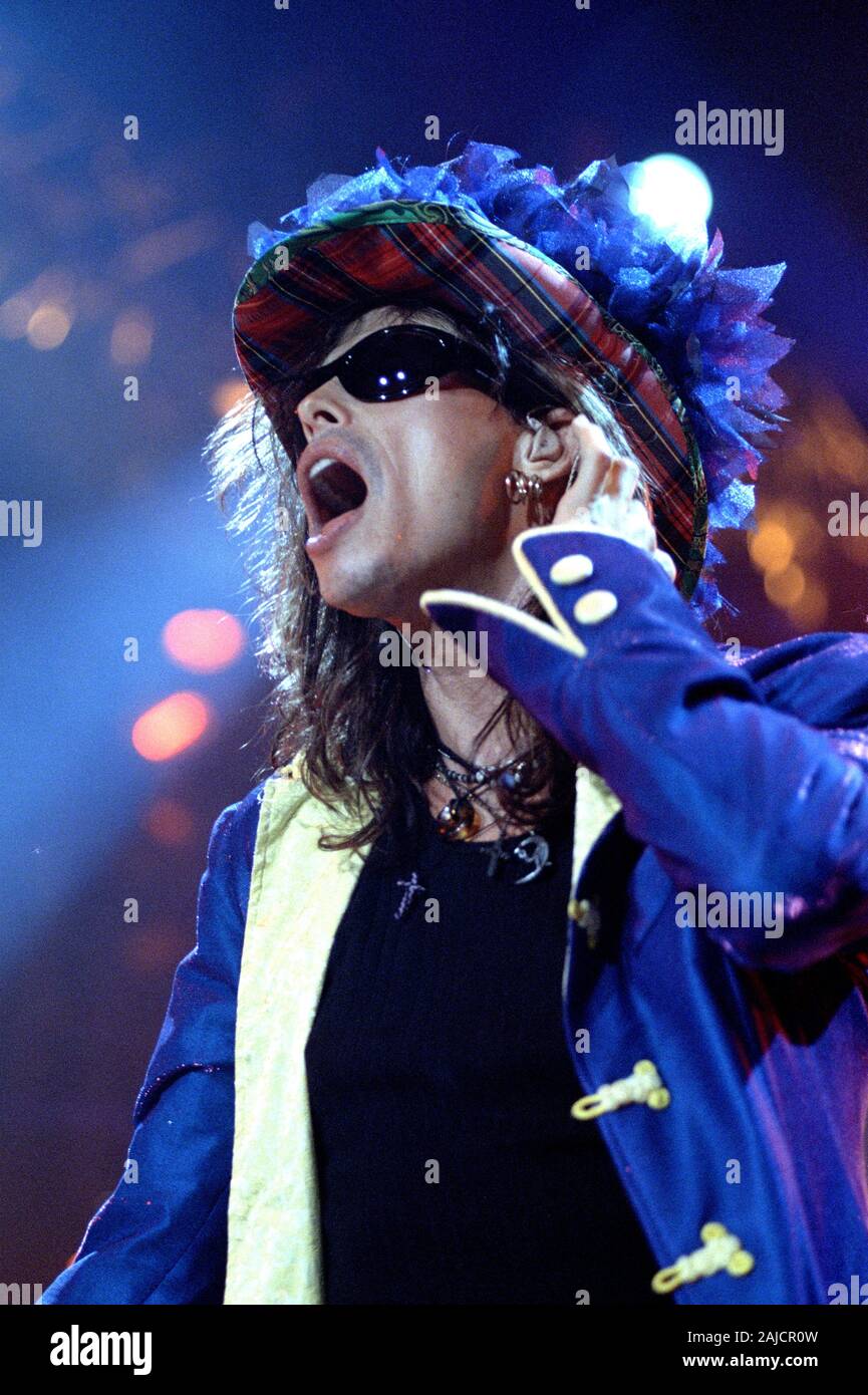 Lead singer of aerosmith hi-res stock photography and images - Alamy