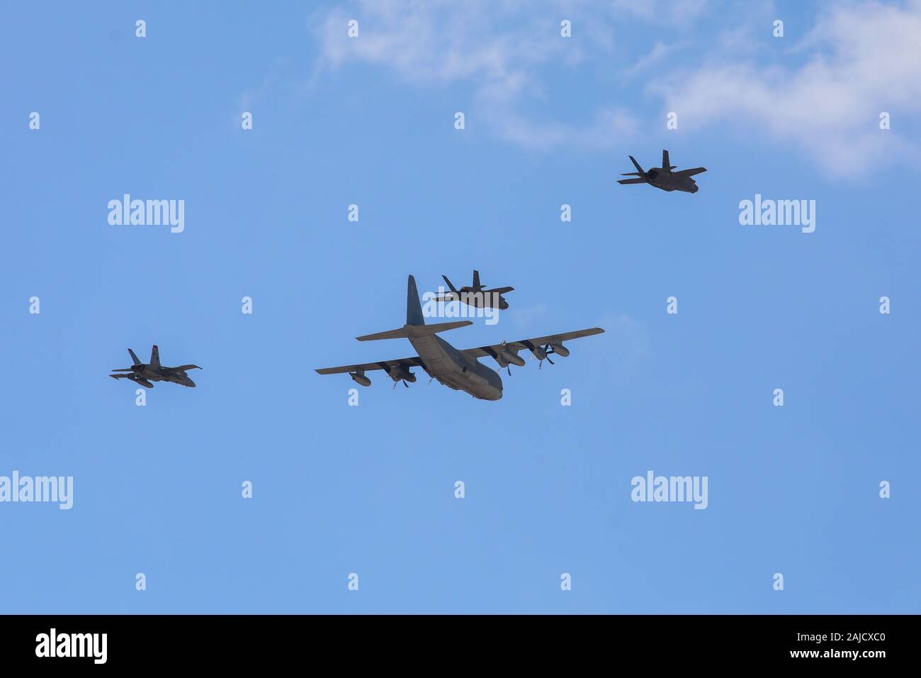 Aerial refueling operation hi-res stock photography and images - Alamy