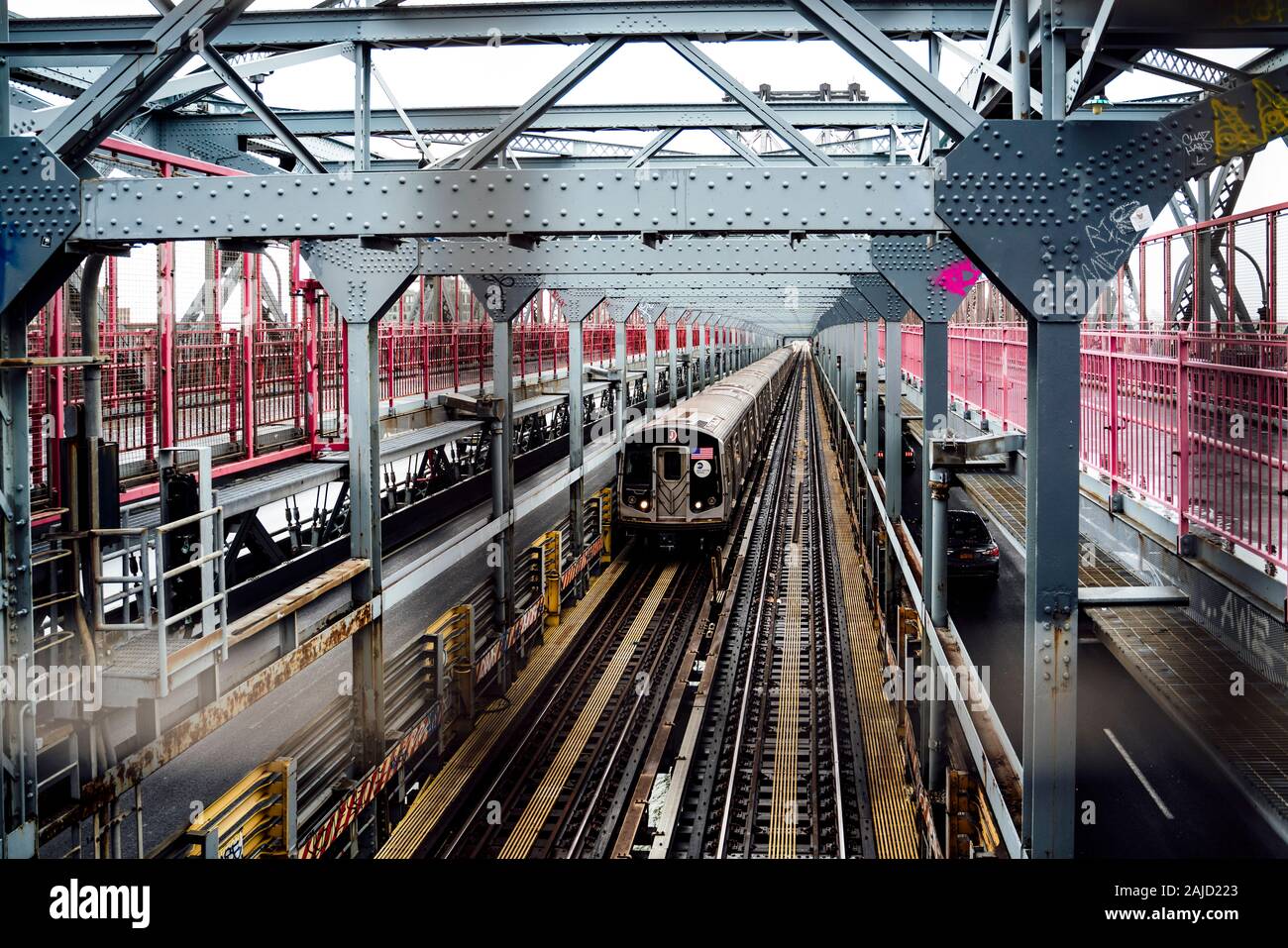 Williamsburg bridge subway hi-res stock photography and images - Alamy