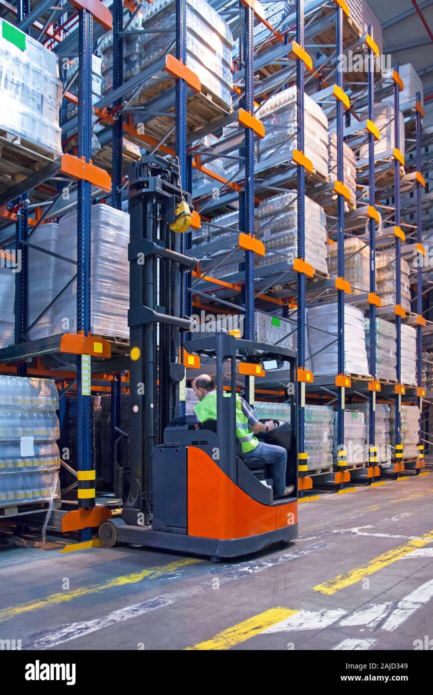 Pallet distribution hi-res stock photography and images - Alamy