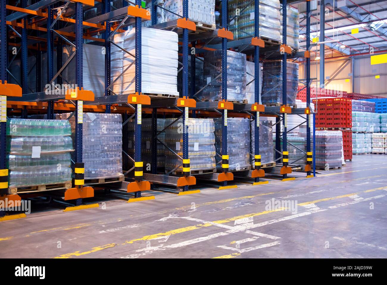 Pallet center centre hi-res stock photography and images - Alamy