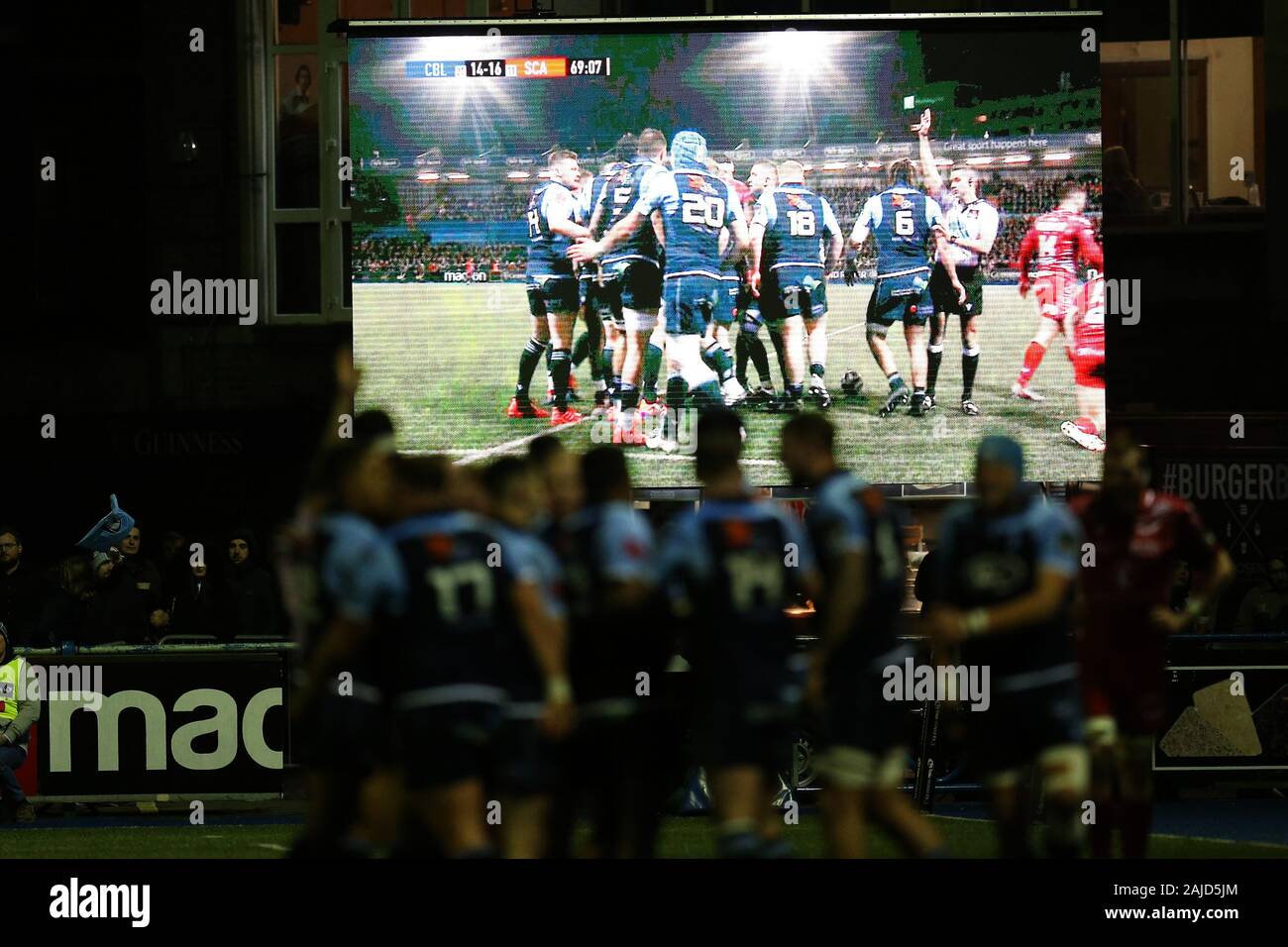 Bt sport screen hi-res stock photography and images - Alamy