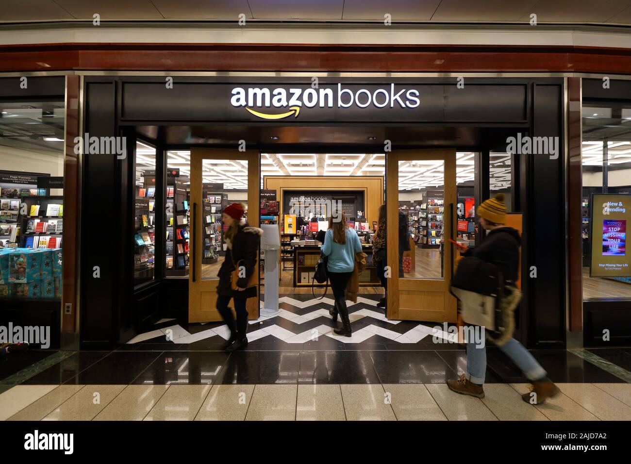 Amazon brick and mortar hi-res stock photography and images - Alamy