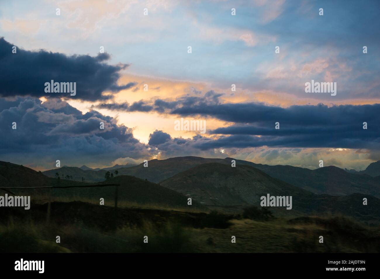 Blue skyline silhouette hi-res stock photography and images - Alamy